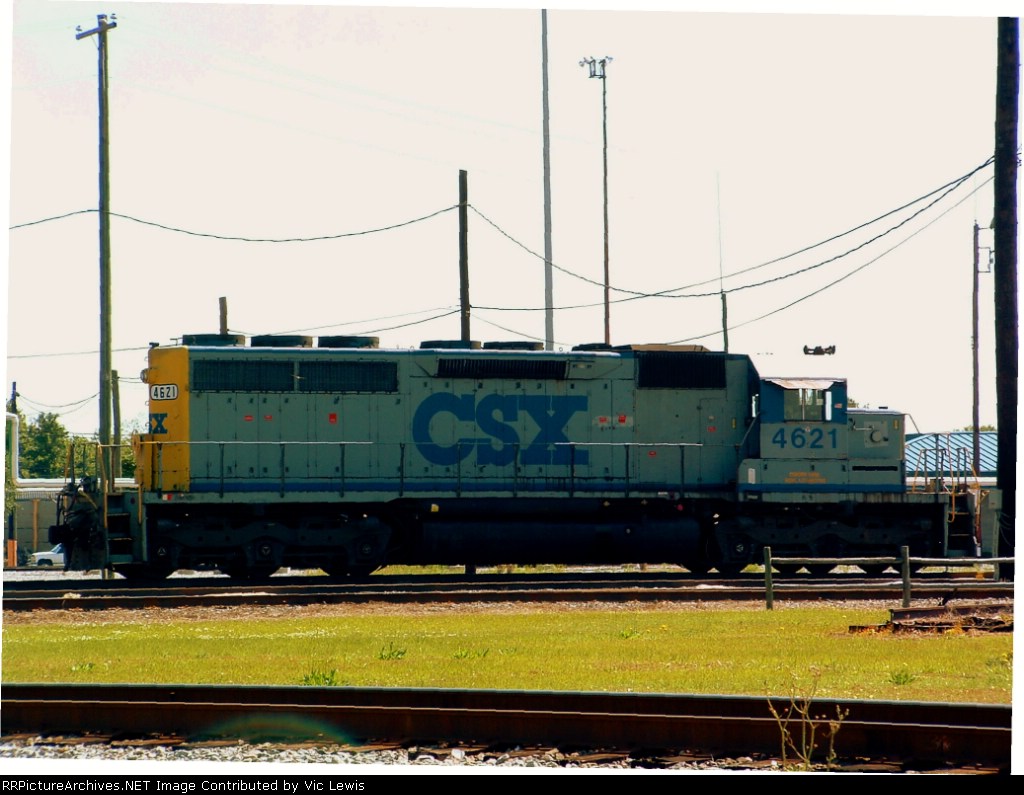 CSX 4621 resting at Moncrief